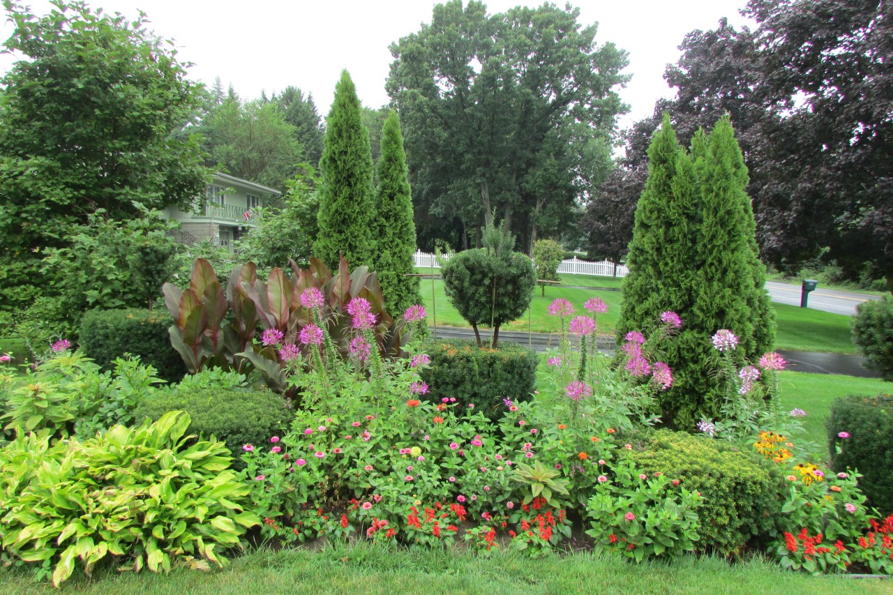 Fred Gonsowski’s garden at his home Whimsey Hill House… August 2016 ...